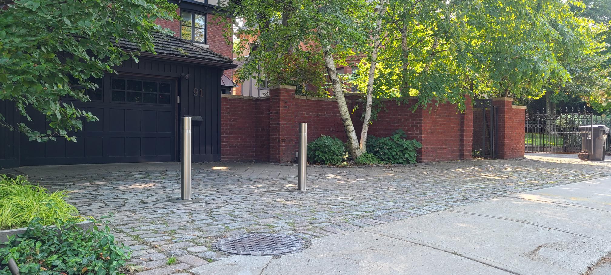 Residential Bollards: Manual or Automatic?